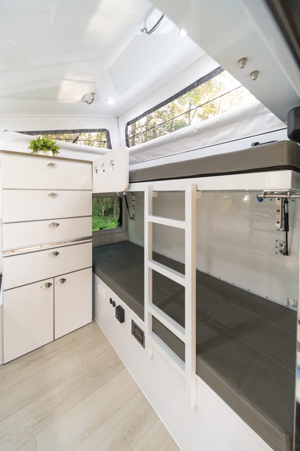 C3 Hybrid | Modcon RV